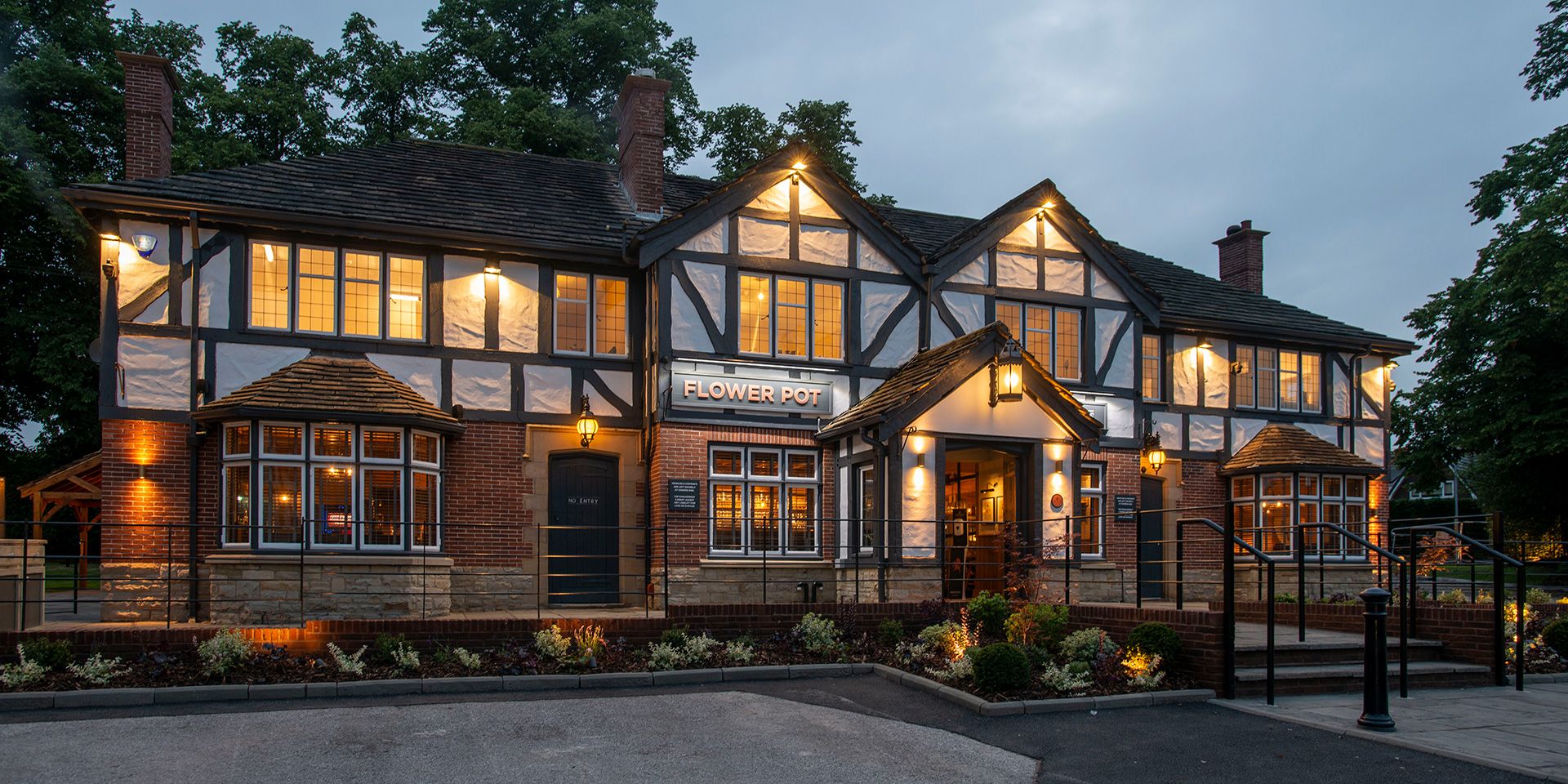 About our Pub and Restaurant – The Flower Pot